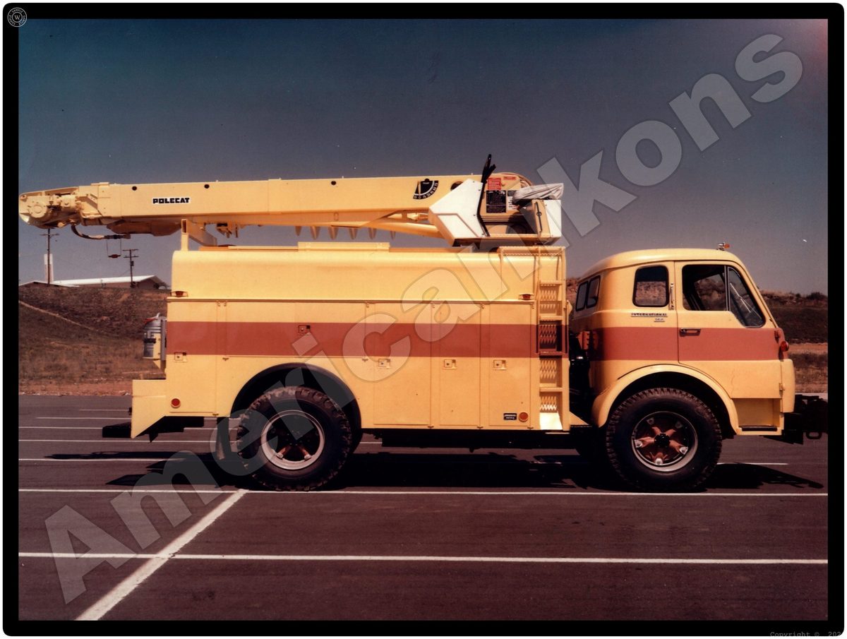 International Trucks Collectible Metal Sign: Bucket Truck w/ Polecat ...